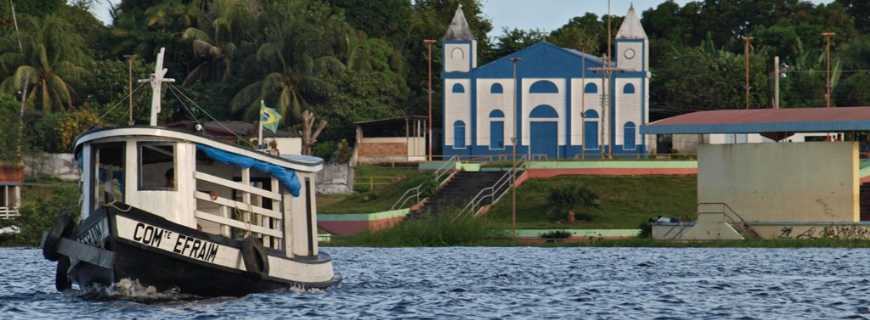 Cemitério Municipal de Tonantins - AM Floricultura Coroa de Flores