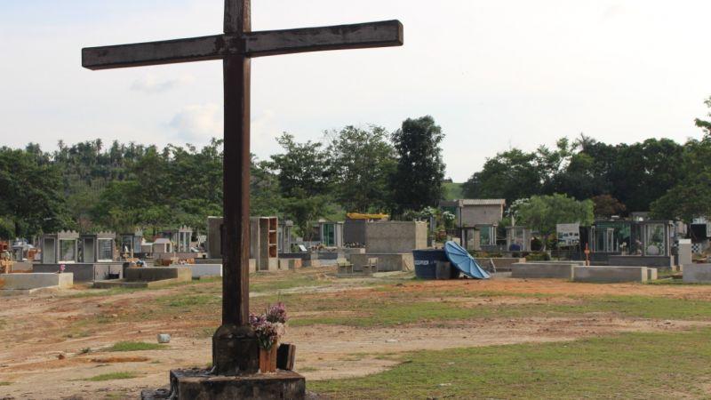 Cemitério Municipal de Tucumã - PA Floricultura Coroa de Flores