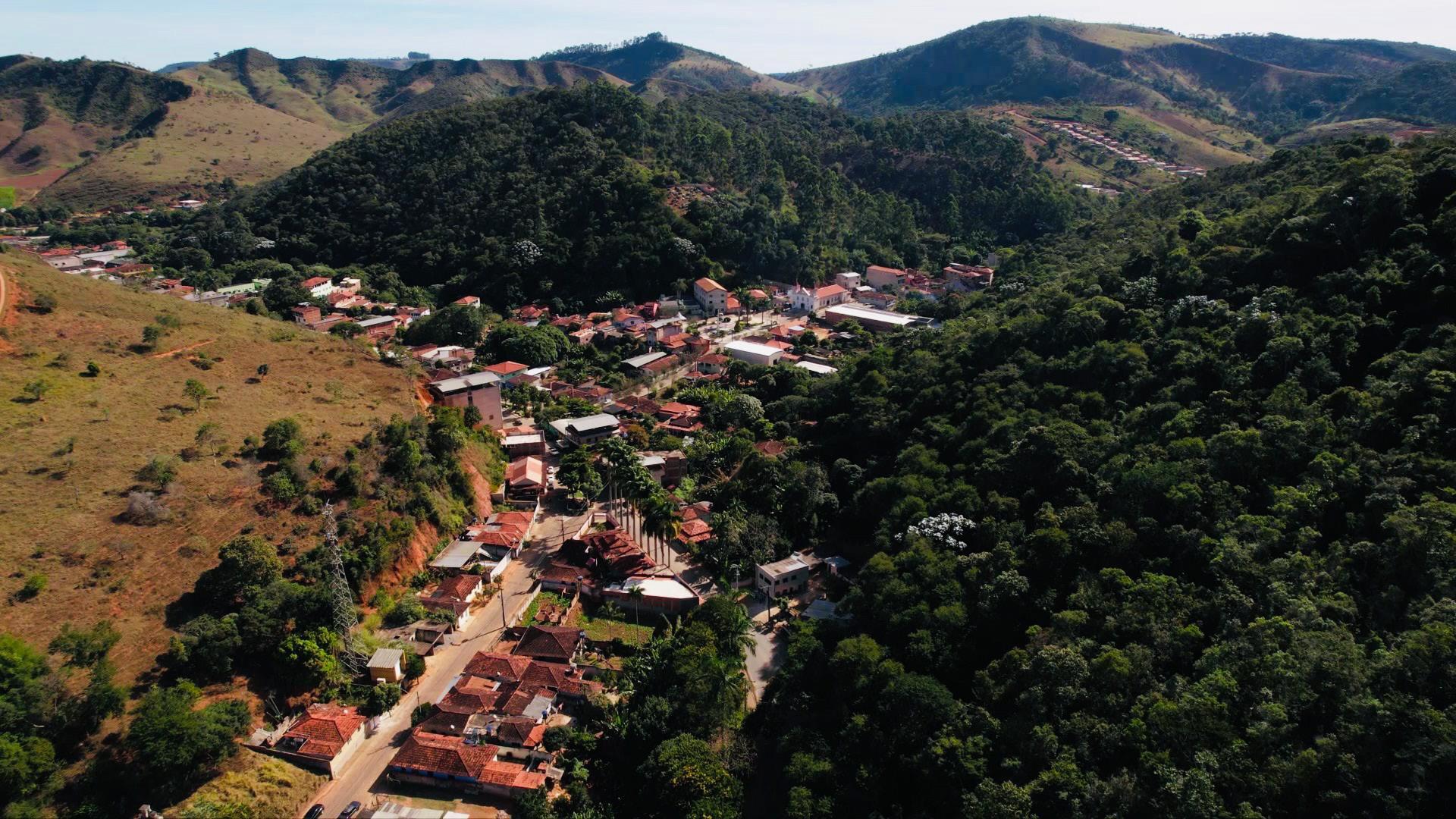 Cemitério Municipal de Gonzaga - MG Floricultura Coroa de Flores