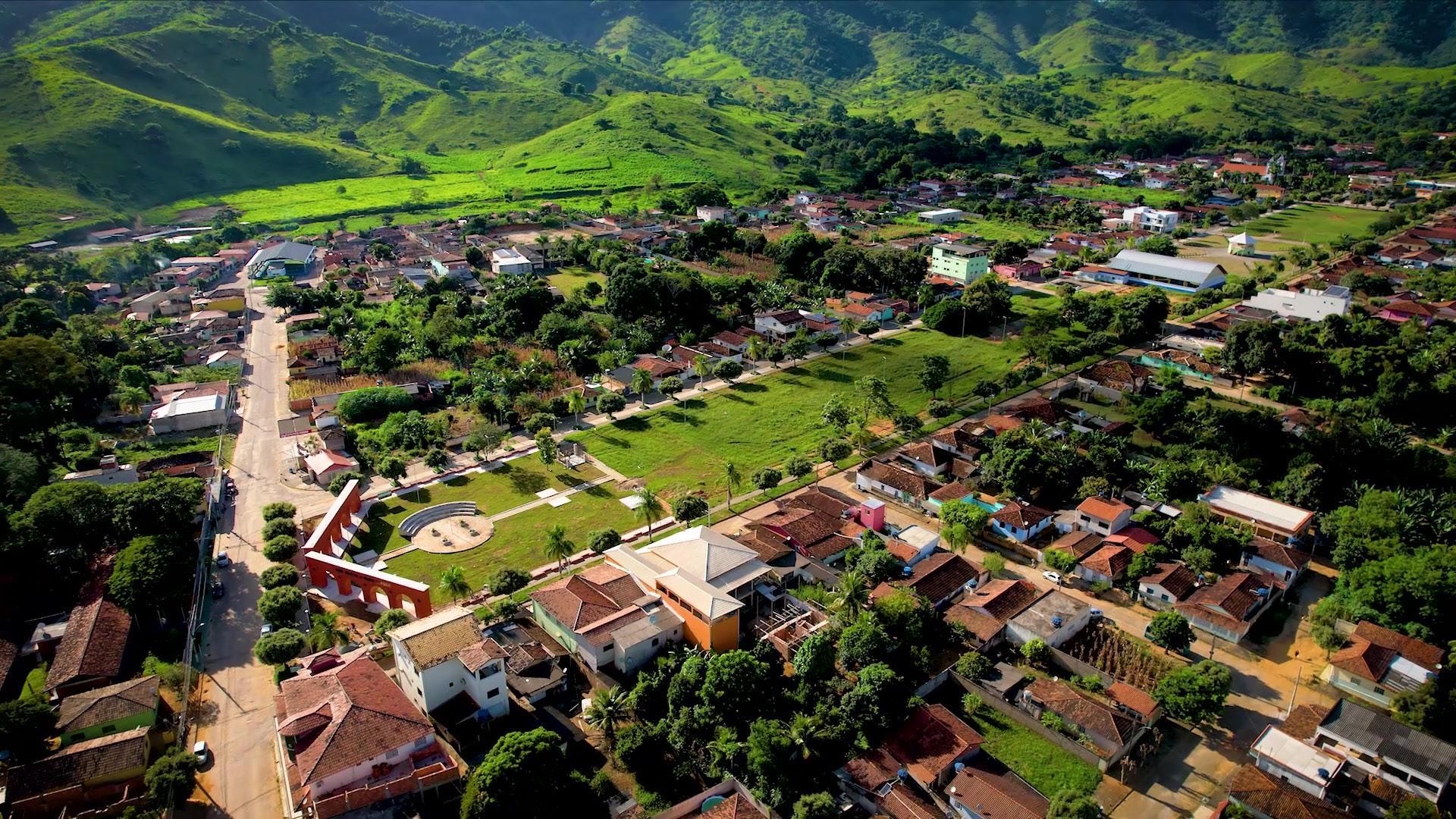 Cemitério Municipal de Nacip Raydan - MG Floricultura Coroa de Flores